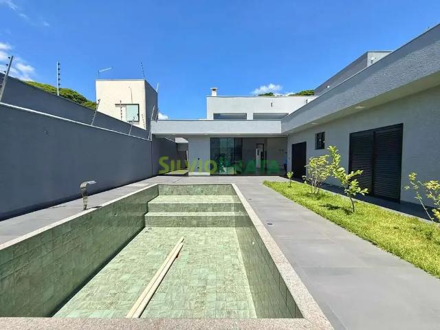Casa / Sobrado para Venda em Maringá/PR Zona 05 4 Quartos