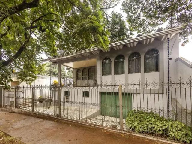Casa / Sobrado para Venda em Maringá/PR Zona 06 3 Quartos
