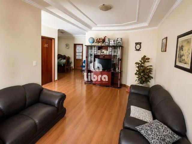 Casa / Sobrado para Venda em Maringá/PR Zona 08 5 Quartos