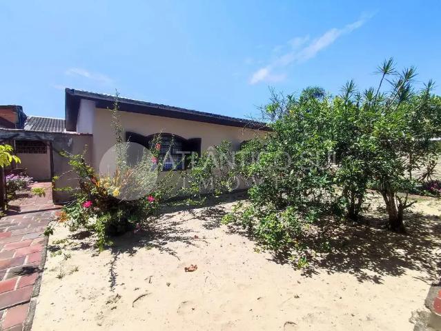 Casa / Sobrado para Venda em Matinhos/PR Balneário Gaivotas 4 Quartos
