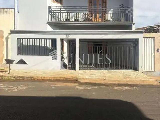 Casa / Sobrado para Venda em Monte Carmelo/MG Centro 3 Quartos