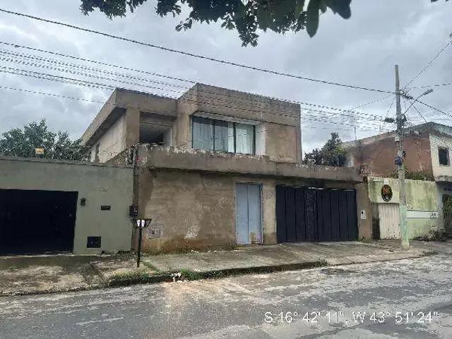 Casa / Sobrado para Venda em Montes Claros/MG Alice Maia 7 Quartos