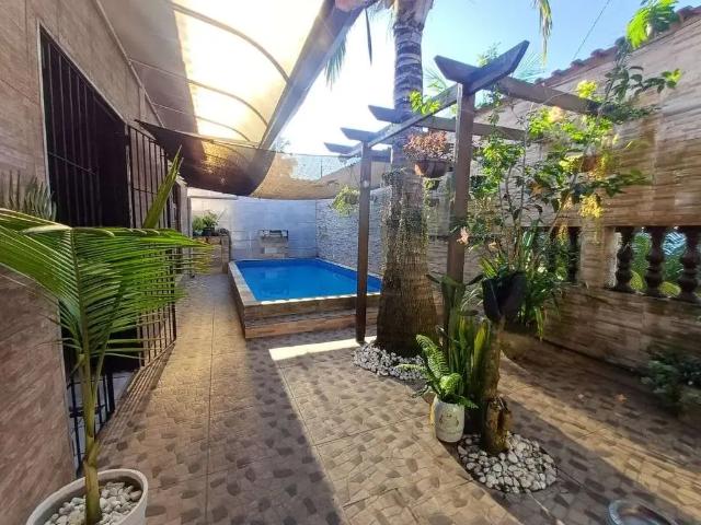 Casa / Sobrado para Venda em Mongaguá/SP Jussara 4 Quartos