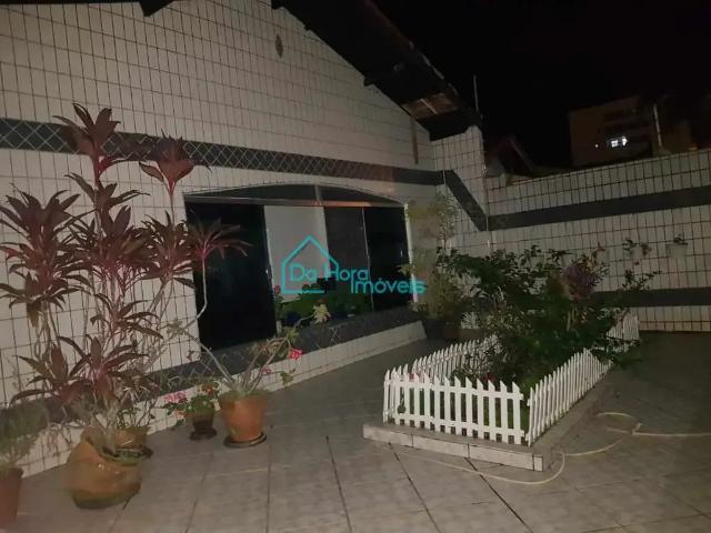 Casa / Sobrado para Venda em Mongaguá/SP Centro 5 Quartos