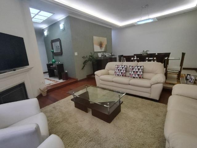 Casa / Sobrado para Venda em Mogi das Cruzes/SP Vila Oliveira 4 Quartos