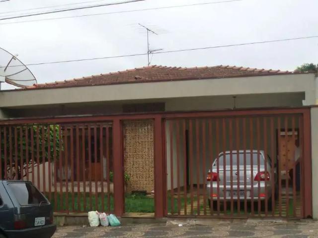 Casa / Sobrado para Venda em Mogi Guaçu/SP Capela 3 Quartos