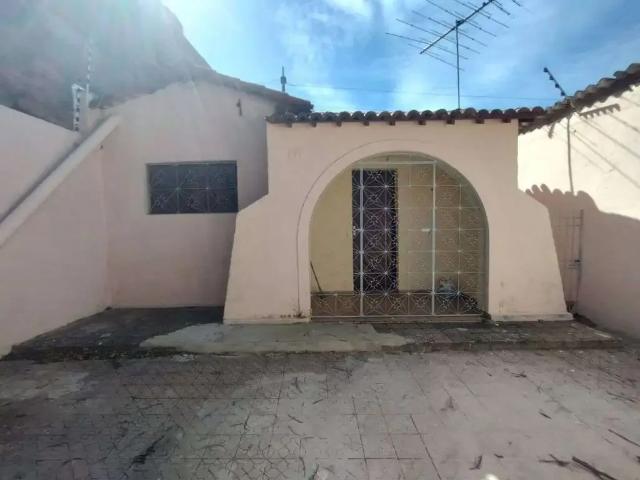 Casa / Sobrado para Venda em Natal/RN Alecrim 3 Quartos