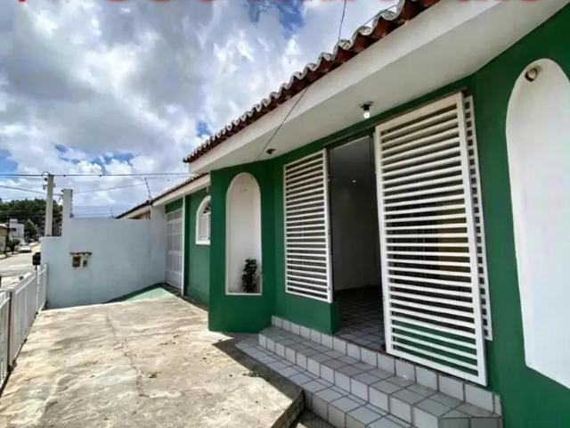Casa / Sobrado para Venda em Natal/RN Candelária 3 Quartos