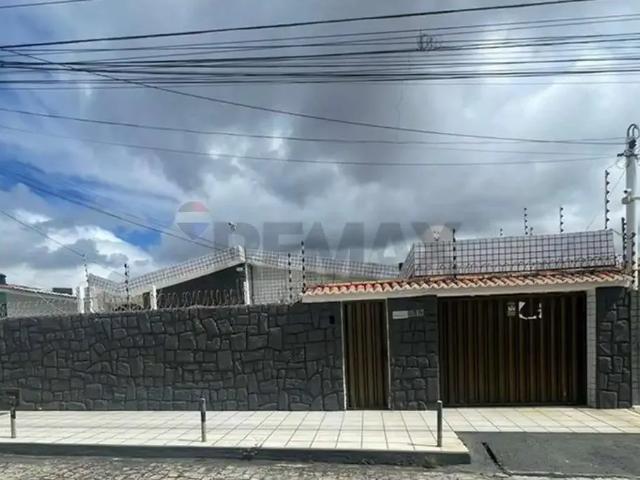Casa / Sobrado para Venda em Natal/RN Candelária 4 Quartos