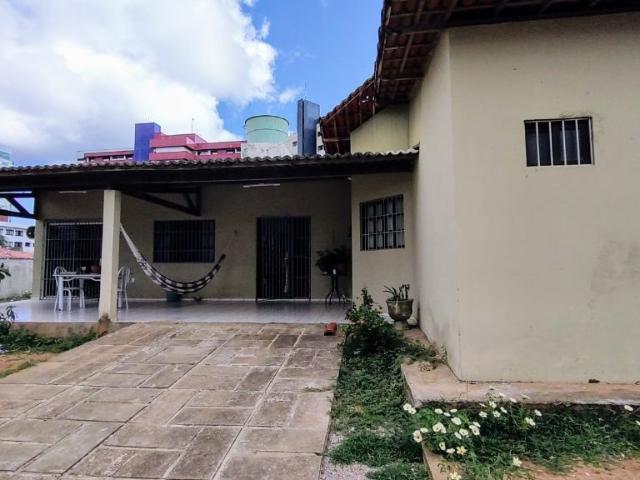 Casa / Sobrado para Venda em Natal/RN Candelária 4 Quartos