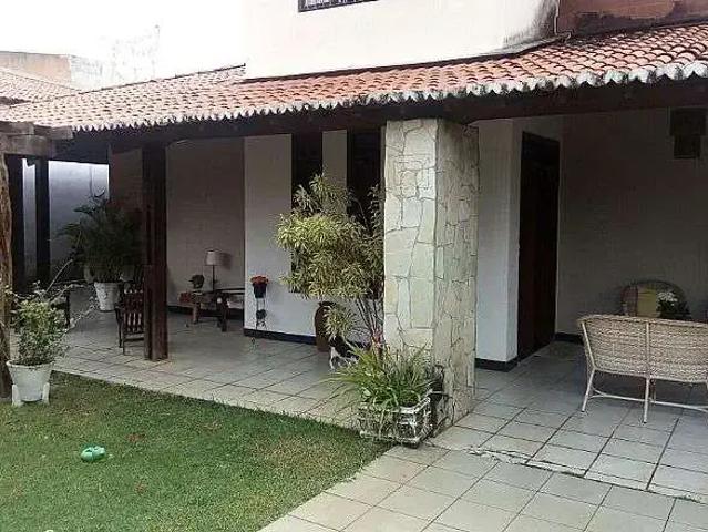 Casa / Sobrado para Venda em Natal/RN Candelária 8 Quartos