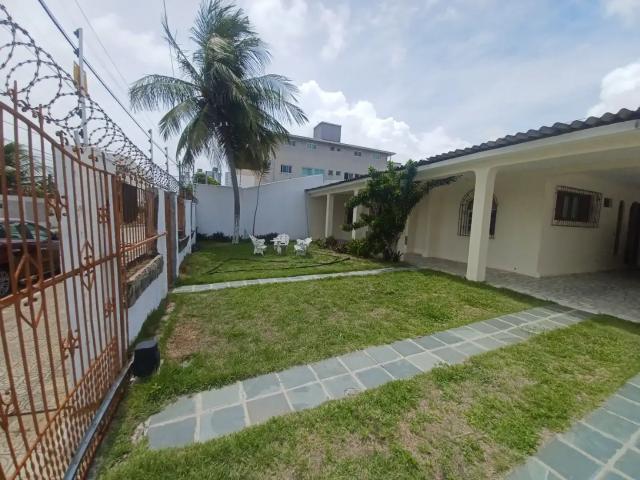 Casa / Sobrado para Venda em Natal/RN Ponta Negra 4 Quartos