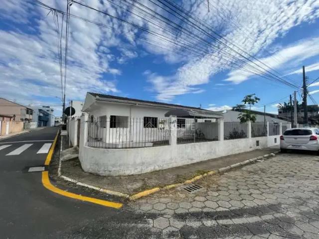 Casa / Sobrado para Venda em Navegantes/SC Centro 4 Quartos