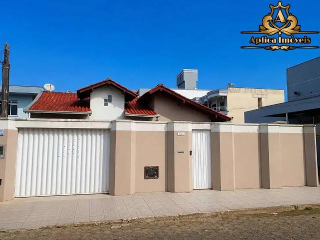 Casa / Sobrado para Venda em Navegantes/SC Centro 5 Quartos