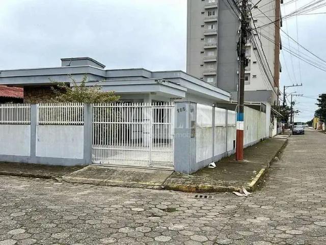 Casa / Sobrado para Venda em Navegantes/SC Centro 5 Quartos