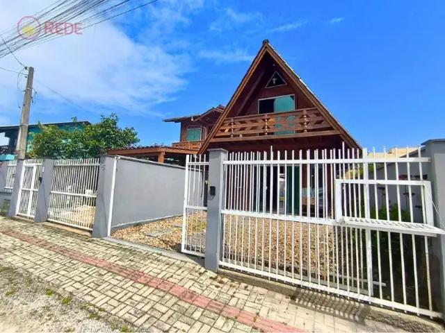 Casa / Sobrado para Venda em Navegantes/SC Meia Praia 4 Quartos