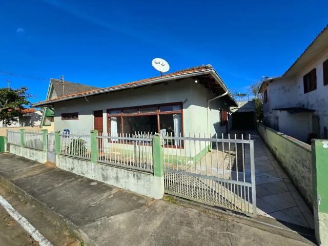 Casa / Sobrado para Venda em Navegantes/SC Meia Praia 4 Quartos