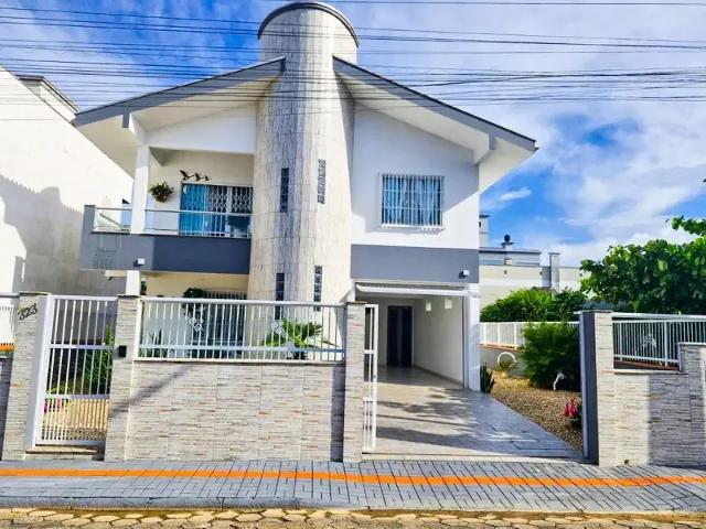 Casa / Sobrado para Venda em Navegantes/SC Meia Praia 4 Quartos