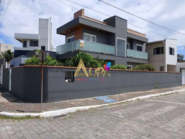 Casa / Sobrado para Venda em Navegantes/SC Meia Praia 4 Quartos