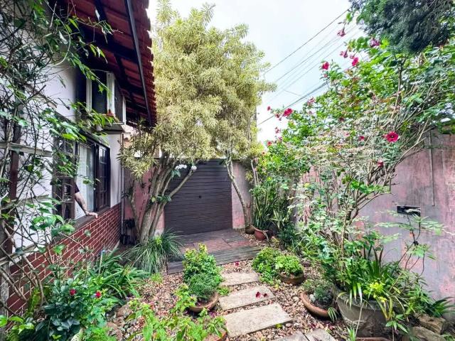 Casa / Sobrado para Venda em Navegantes/SC Meia Praia 4 Quartos