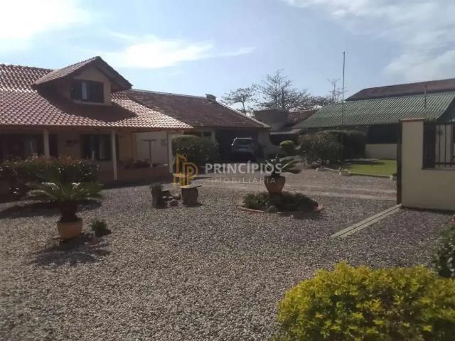 Casa / Sobrado para Venda em Navegantes/SC Meia Praia 4 Quartos