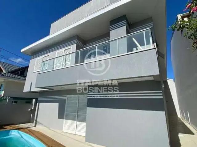 Casa / Sobrado para Venda em Navegantes/SC Meia Praia 5 Quartos