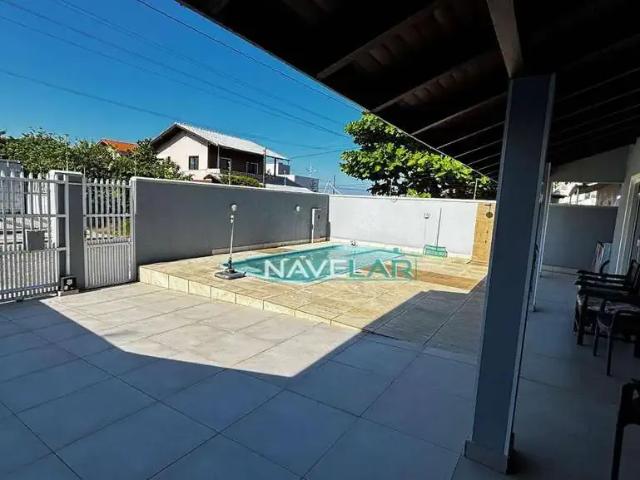 Casa / Sobrado para Venda em Navegantes/SC Meia Praia 5 Quartos