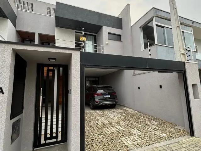 Casa / Sobrado para Venda em Navegantes/SC Meia Praia 3 Quartos