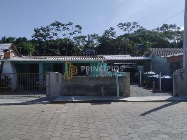 Casa / Sobrado para Venda em Navegantes/SC Meia Praia 3 Quartos
