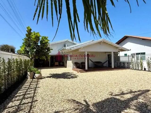 Casa / Sobrado para Venda em Navegantes/SC Meia Praia 3 Quartos