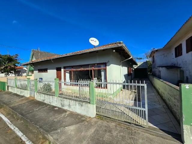 Casa / Sobrado para Venda em Navegantes/SC Meia Praia 3 Quartos