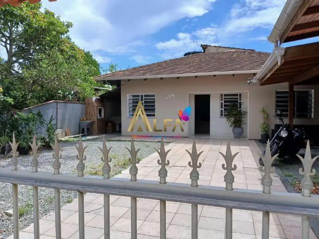 Casa / Sobrado para Venda em Navegantes/SC Meia Praia 3 Quartos