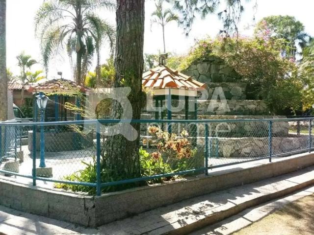 Casa / Sobrado para Venda em Nazaré Paulista/SP Centro 8 Quartos