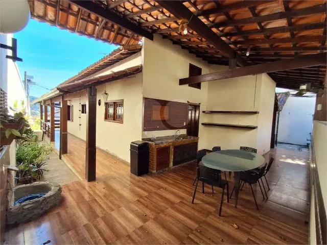 Casa / Sobrado para Venda em Niterói/RJ Badu 4 Quartos