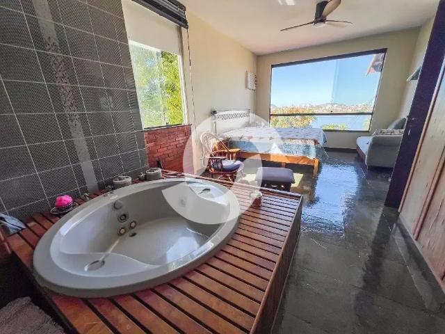 Casa / Sobrado para Venda em Niterói/RJ Jardim Imbuí 4 Quartos