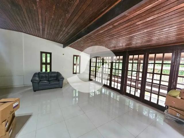 Casa / Sobrado para Venda em Niterói/RJ Muriqui 5 Quartos