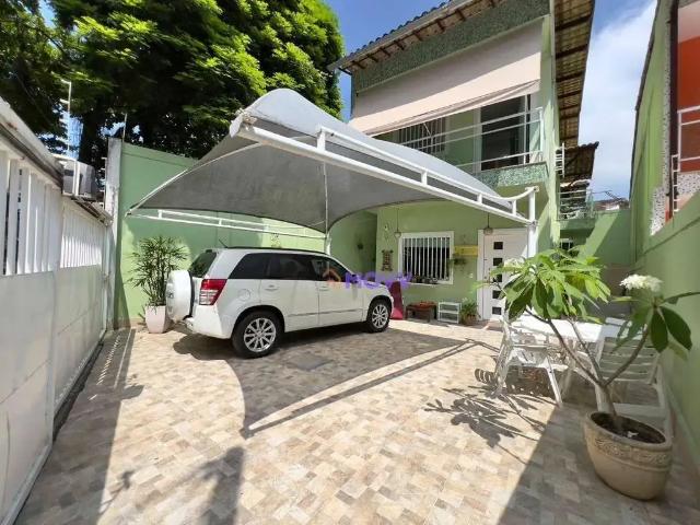 Casa / Sobrado para Venda em Niterói/RJ São Francisco 4 Quartos