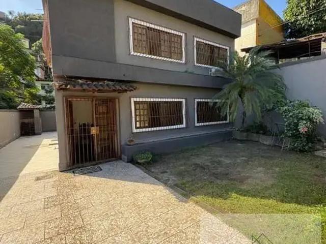 Casa / Sobrado para Venda em Niterói/RJ São Francisco 4 Quartos