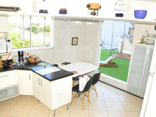 Casa / Sobrado para Venda em Niterói/RJ São Francisco 4 Quartos