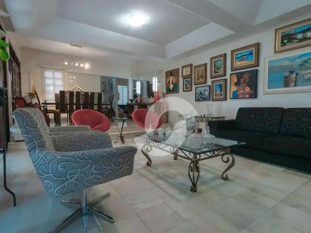 Casa / Sobrado para Venda em Niterói/RJ São Francisco 4 Quartos