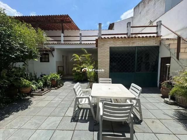 Casa / Sobrado para Venda em Niterói/RJ São Francisco 4 Quartos