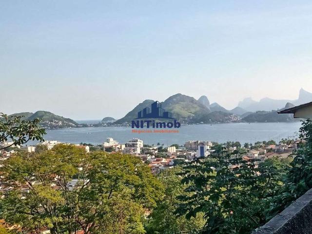 Casa / Sobrado para Venda em Niterói/RJ São Francisco 4 Quartos