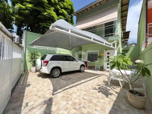 Casa / Sobrado para Venda em Niterói/RJ São Francisco 4 Quartos