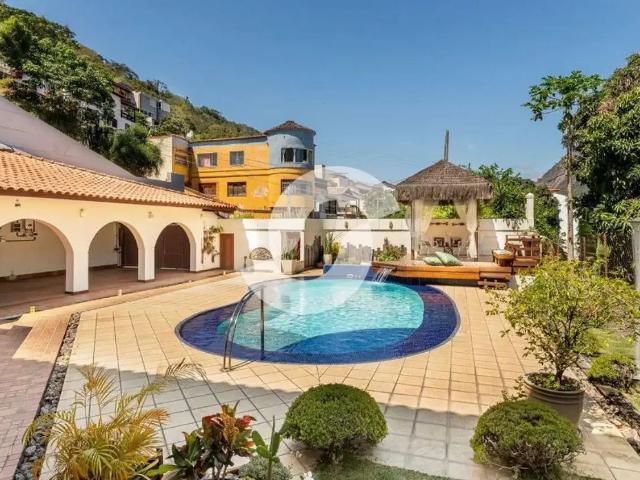 Casa / Sobrado para Venda em Niterói/RJ São Francisco 5 Quartos