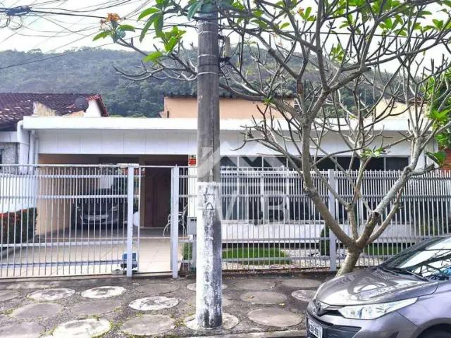 Casa / Sobrado para Venda em Niterói/RJ São Francisco 5 Quartos