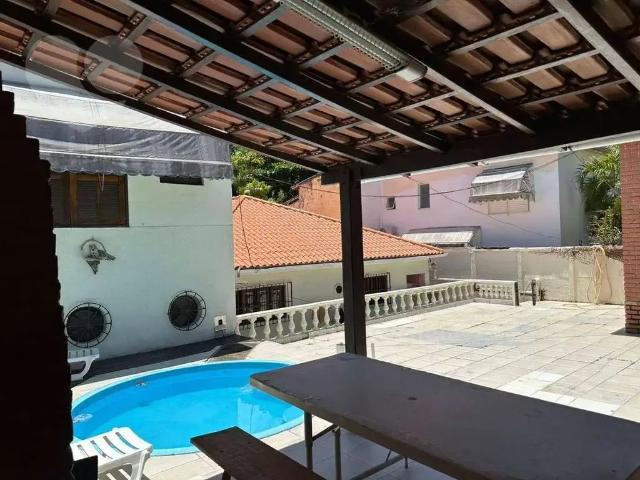 Casa / Sobrado para Venda em Niterói/RJ São Francisco 5 Quartos