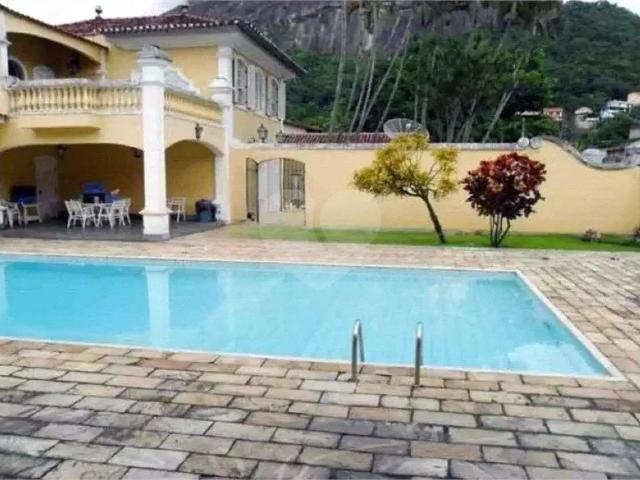 Casa / Sobrado para Venda em Niterói/RJ São Francisco 5 Quartos