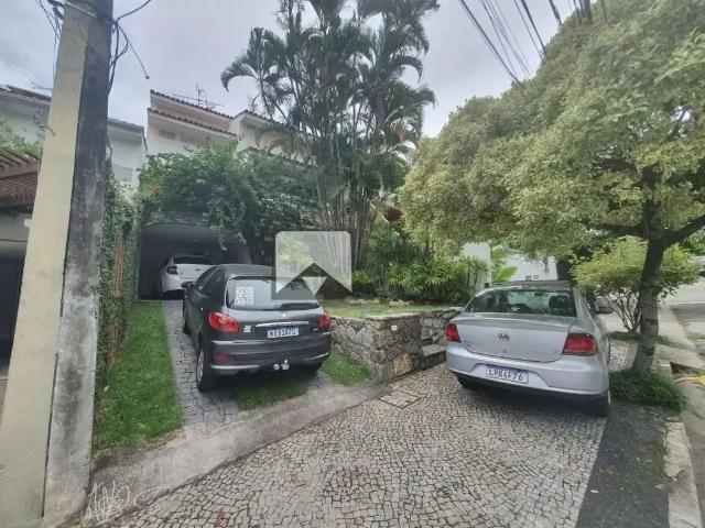 Casa / Sobrado para Venda em Niterói/RJ São Francisco 5 Quartos