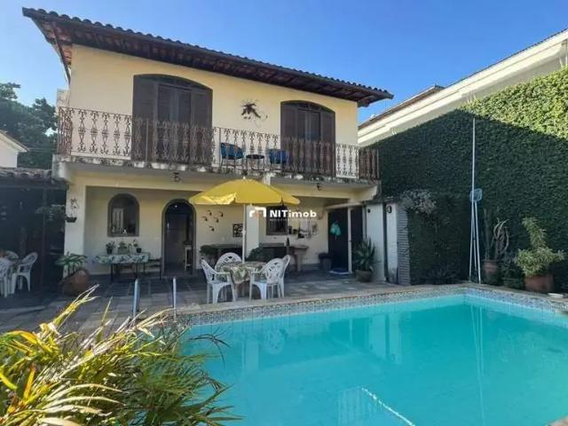 Casa / Sobrado para Venda em Niterói/RJ São Francisco 5 Quartos
