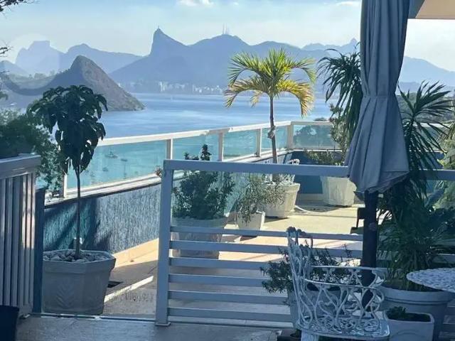 Casa / Sobrado para Venda em Niterói/RJ São Francisco 5 Quartos